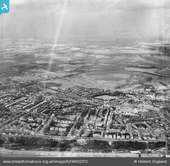 eaw002371 ENGLAND (1946). The area between Clifton Gardens and Radnor ...