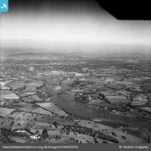 EAW003351 ENGLAND (1946). Flooding of the River Wey between Send and ...