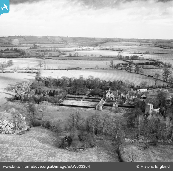 EAW003364 ENGLAND (1946). The Manor House, St Michael's Church and the ...