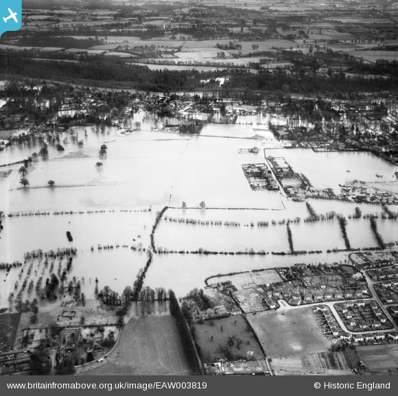 eaw003819 ENGLAND (1947). Flooding to the west of Maidenhead Court ...