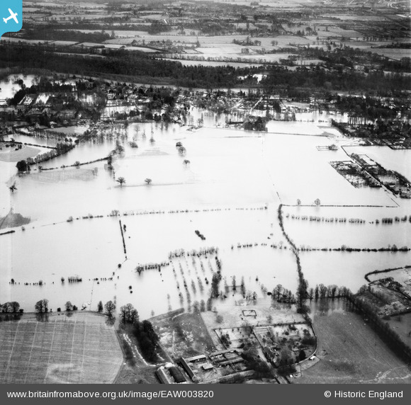 eaw003820 ENGLAND (1947). Flooding between Spencers Farm and Maidenhead ...