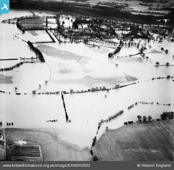 eaw003822 ENGLAND (1947). Flooding to the west of Maidenhead Court ...