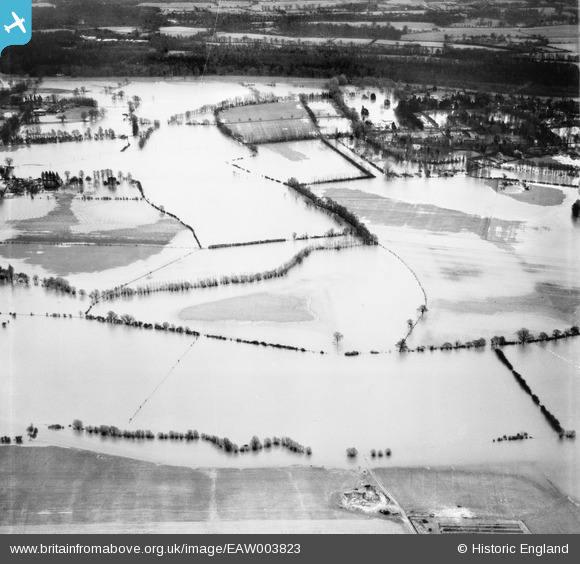 eaw003823 ENGLAND (1947). Flooding to the west of Maidenhead Court ...