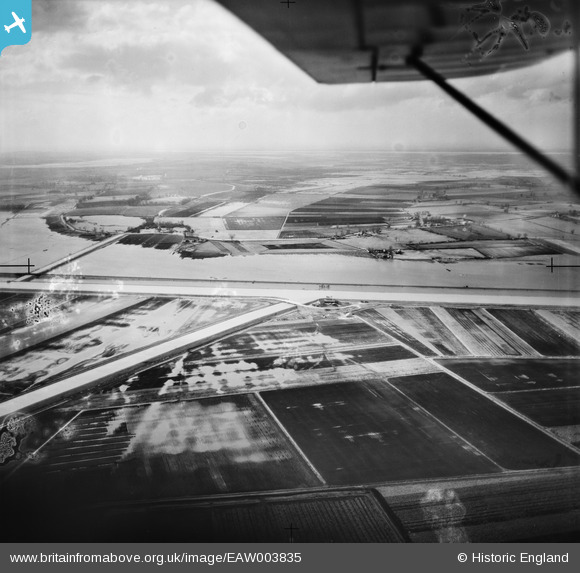 EAW003835 ENGLAND (1947). Flooding of the River Great Ouse near Branch ...