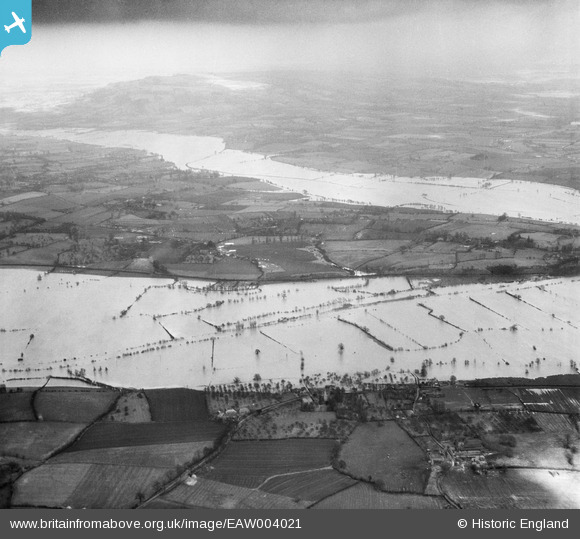 EAW004021 ENGLAND (1947). Flooding along the River Severn and River ...