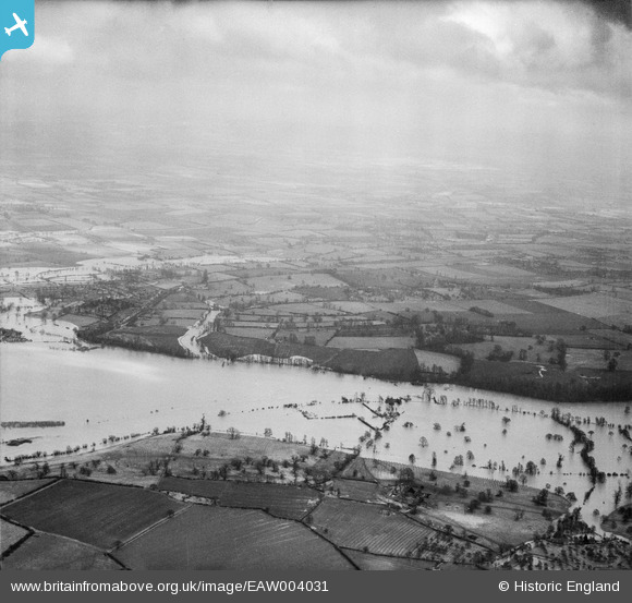 EAW004031 ENGLAND (1947). Flooding along the River Severn and Mill Avon ...