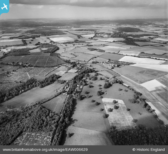 EAW006629 ENGLAND (1947). The village and surrounding countryside ...