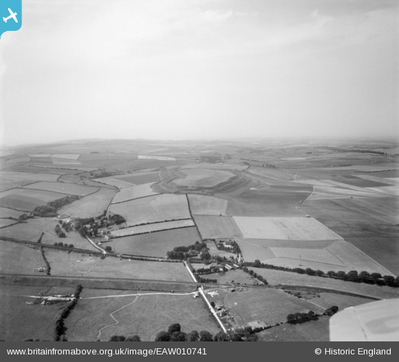 EAW010741 ENGLAND (1947). Maiden Castle and surrounding countryside ...
