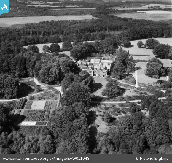 EAW011048 ENGLAND (1947). The Hyde and the surrounding countryside ...