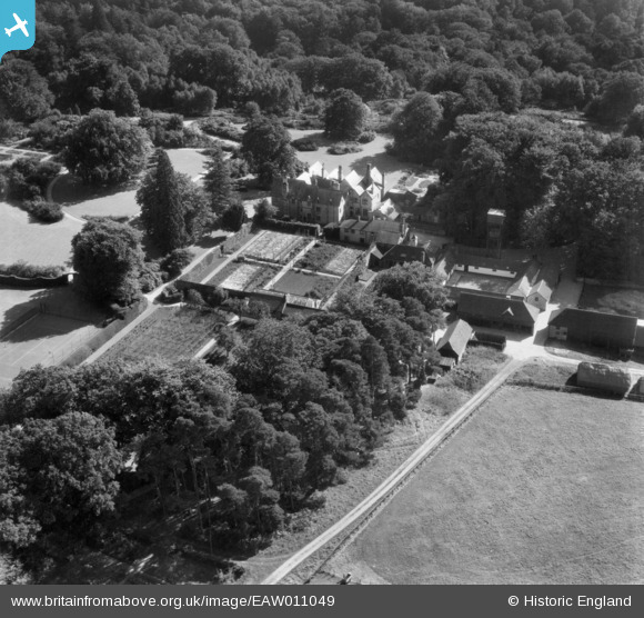 EAW011049 ENGLAND (1947). The Hyde, Handcross, 1947 | Britain From Above