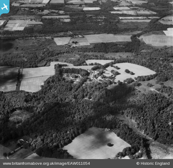 EAW011054 ENGLAND (1947). The Hyde and the surrounding countryside ...