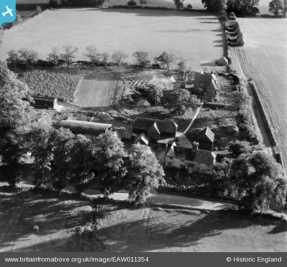 EAW011354 ENGLAND (1947). Swangles Farm, Cold Christmas, 1947 | Britain ...