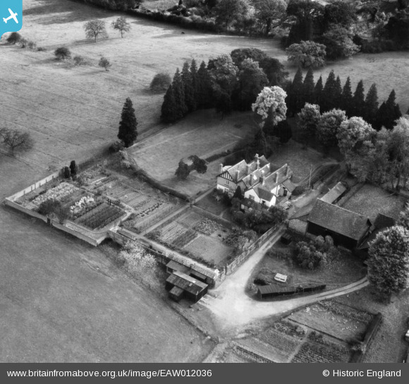 EAW012036 ENGLAND (1947). Common Barn, Remenham Hill, 1947 | Britain ...