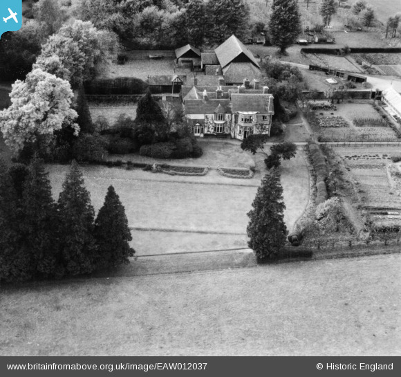 EAW012037 ENGLAND (1947). Common Barn, Remenham Hill, 1947 | Britain ...