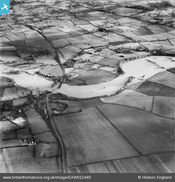 EAW012480 ENGLAND (1948). The River Severn in flood at Montford Bridge ...
