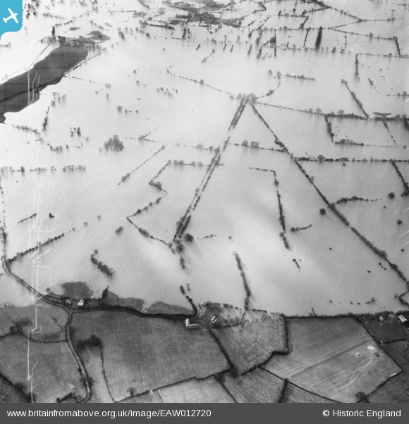 EAW012720 ENGLAND (1948). Extensive flooding of fields to the north of ...