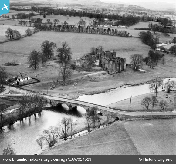 eaw014523 ENGLAND (1948). Brougham Castle and Brougham Castle Bridge ...