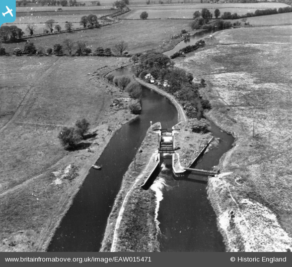 EAW015471 ENGLAND (1948). A lock on the River Nene, Alwalton, 1948 ...