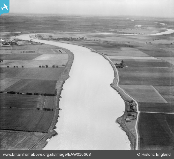 eaw016668 ENGLAND (1948). The River Trent, Amcotts, from the north ...