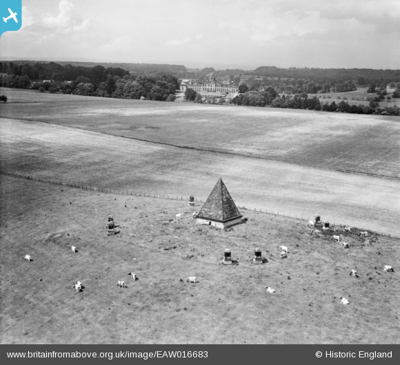 EAW016683 ENGLAND (1948). The Pyramid and Castle Howard House, Castle ...