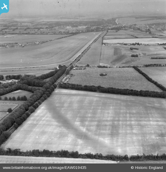 EAW019435 ENGLAND (1948). Cambridge Hill, Devil's Ditch and the ...