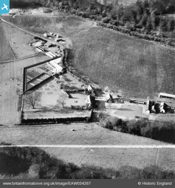 EAW034267 ENGLAND (1950). Bluey's Farm, Chisbridge Cross, 1950. This ...