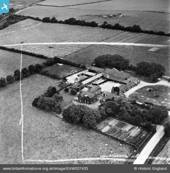 eaw037435 ENGLAND (1951). Hill House Farm, Dullingham, 1951. This image ...