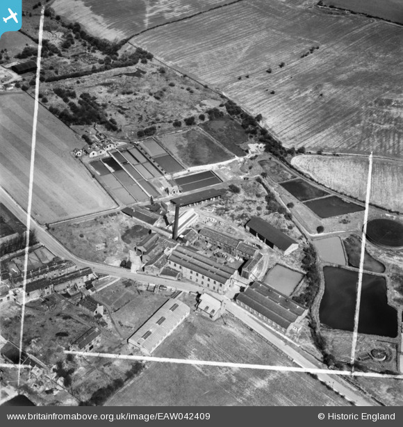 EAW042409 ENGLAND (1952). The Fitton & Sons Spring Field Mungo Mill ...