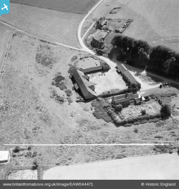EAW044471 ENGLAND (1952). Hare Warren Farm, Sydmonton, 1952. This image ...