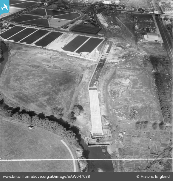 EAW047038 ENGLAND (1952). A culverted section of the Lee Flood Relief ...