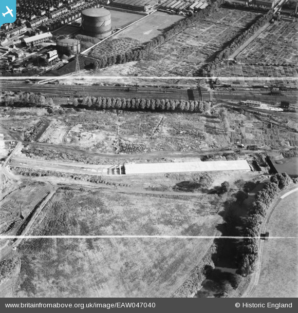 EAW047040 ENGLAND (1952). A culverted section of the Lee Flood Relief ...