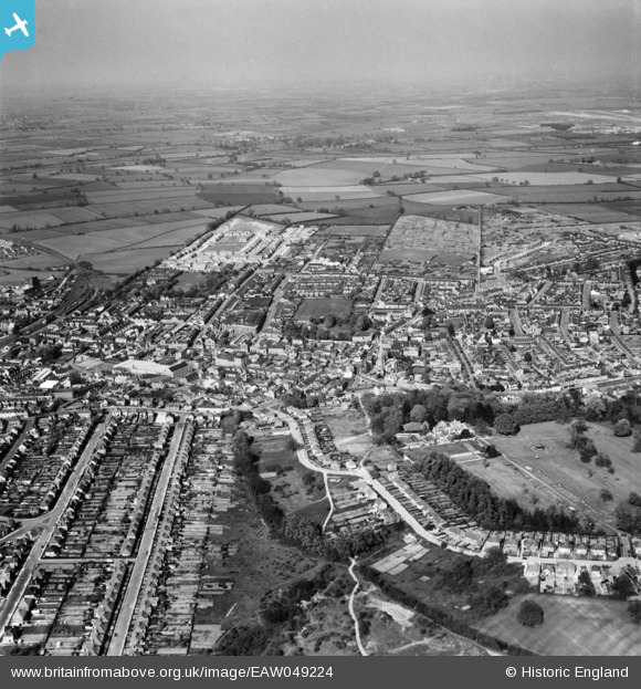 EAW049224 ENGLAND (1953). The town, Rushden, from the south-west, 1953 ...