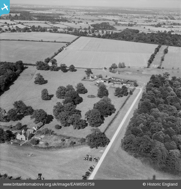 EAW050758 ENGLAND (1953). Blackpit Farm and the surrounding countryside ...