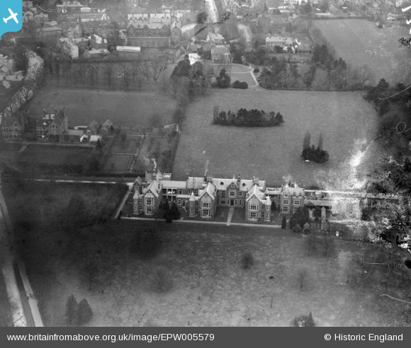 epw005579 ENGLAND (1921). The Hospital of St Cross, Rugby, 1921 ...