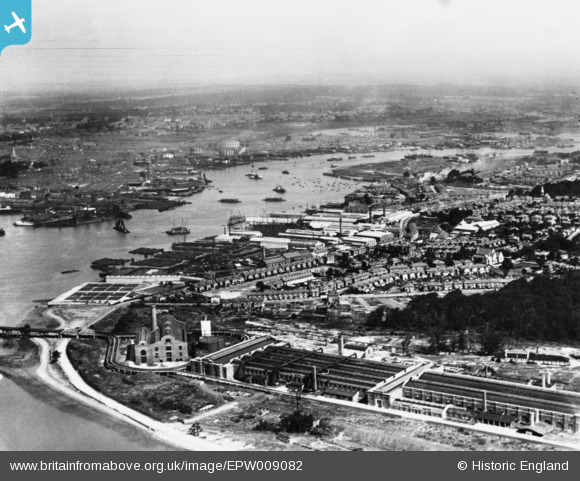 EPW009082 ENGLAND (1923). Woolston and the River Itchen, Southampton ...