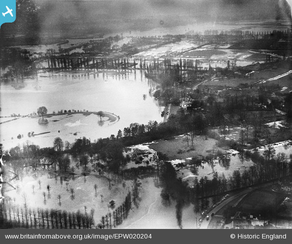 EPW020204 ENGLAND (1928). Flooding around Point Meadow, Shepperton ...
