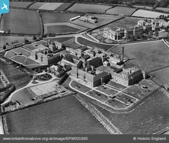 epw021683 ENGLAND (1928). The Foster Building including the fire ...
