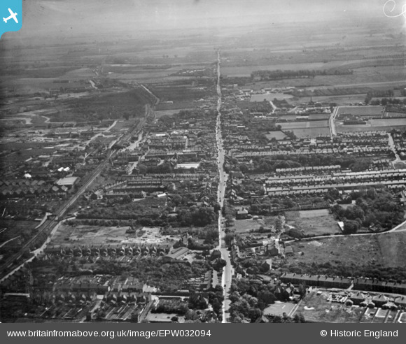 EPW032094 ENGLAND (1930). The High Street and town, Sittingbourne, from ...