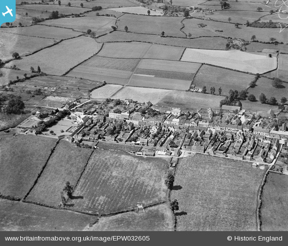 epw032605 ENGLAND (1930). The village and surrounding countryside ...