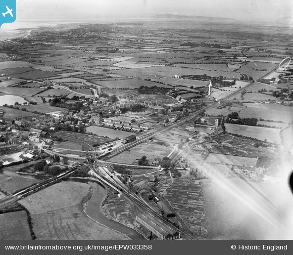 epw033358 ENGLAND (1930). The town and surrounding countryside ...