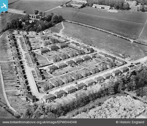 epw044348 ENGLAND (1934). Fernside Avenue and the edge of the London ...