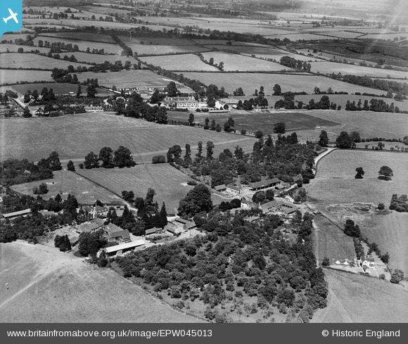 EPW045013 ENGLAND (1934). The village with Besford Court in the ...