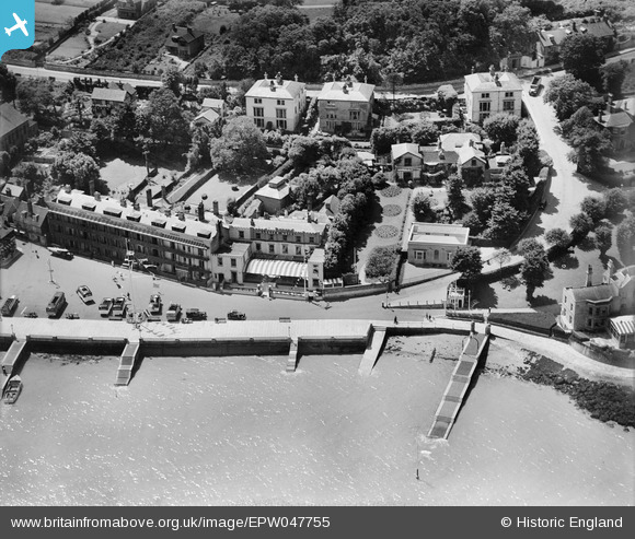 EPW047755 ENGLAND (1935). The Parade, Cowes, 1935 | Britain From Above