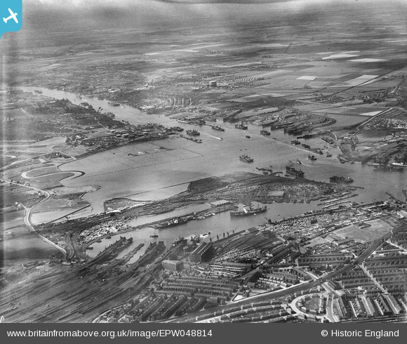 EPW048814 ENGLAND (1935). Jarrow Slake, the River Tyne and environs ...