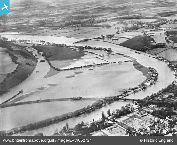 EPW052724 ENGLAND (1937). The River Thames in flood near Cock Marsh ...