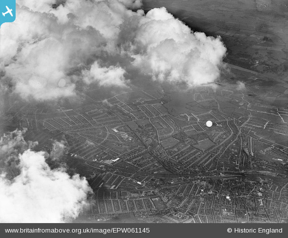 EPW061145 ENGLAND (1939). The town, Luton, 1939 | Britain From Above