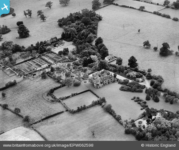 EPW062598 ENGLAND (1939). Hough Hall, Hough, 1939 | Britain From Above