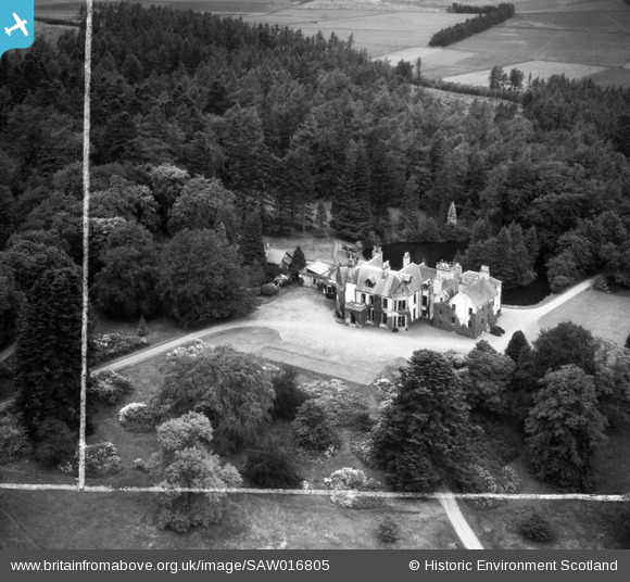 saw016805 SCOTLAND (1948). Knockespock House, Clatt. An oblique aerial ...