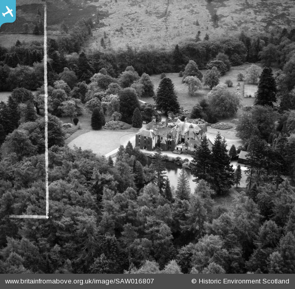 saw016807 SCOTLAND (1948). Knockespock House, Clatt. An oblique aerial ...