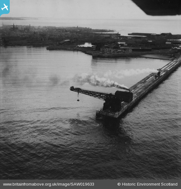 saw019633 SCOTLAND (1948). Peterhead, general view, showing Titan Crane ...
